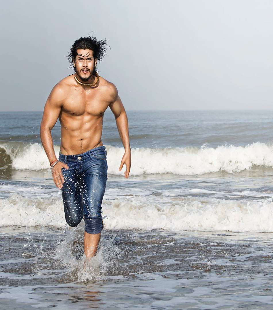 Saurav Chakrabarti Birthday, Real Name, Age, Weight, Height, Family ...