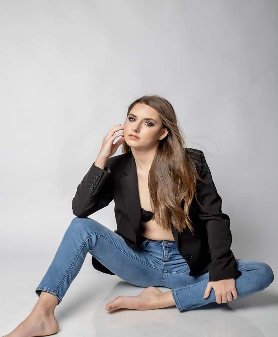 Emily Brinks Birthday, Real Name, Age, Weight, Height, Family, Facts ...