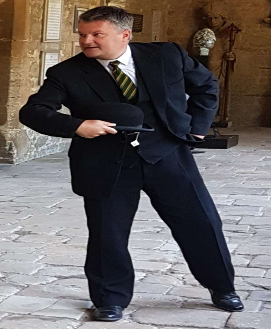 Simon Strutt Birthday, Real Name, Age, Weight, Height, Family, Facts ...