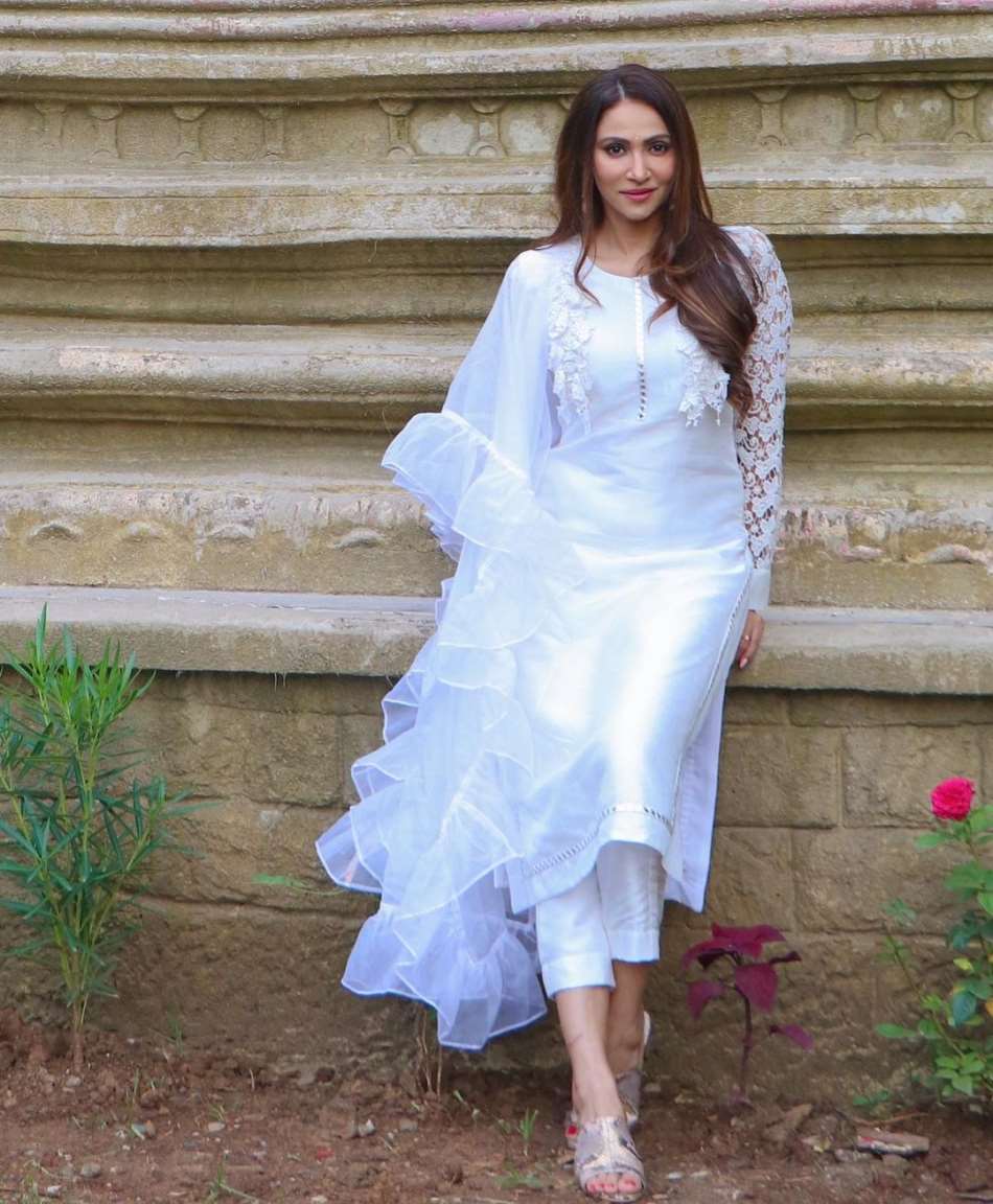 Rishina Kandhari Birthday, Real Name, Age, Weight, Height, Family ... Rishina Kandhari Birthday, Real Name, Age, Weight, Height, Family ...