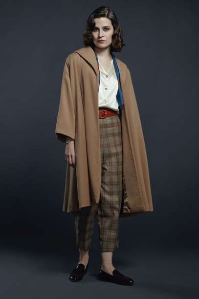 Emma Paetz Birthday, Real Name, Age, Weight, Height, Family, Facts ...