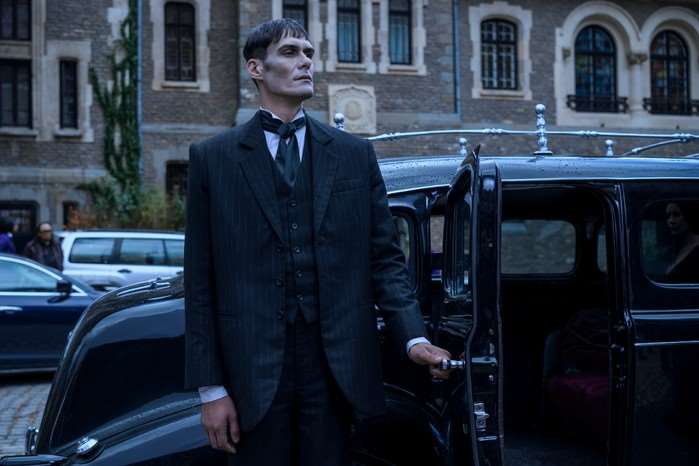 Lurch Birthday, Real Name, Age, Weight, Height, Family, Facts, Contact ...