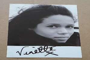 Vinette Robinson Birthday, Real Name, Age, Weight, Height, Family ...