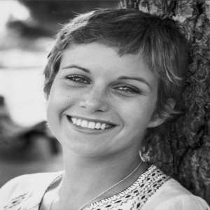 Season Hubley Birthday, Real Name, Age, Weight, Height, Family, Facts ...