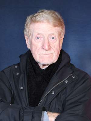 Clive Revill Birthday, Real Name, Age, Weight, Height, Family, Facts ...