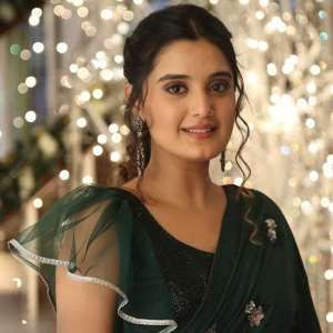 Ayushi Khurana Birthday, Real Name, Age, Weight, Height, Family, Facts ...