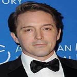 Beck Bennett Birthday, Real Name, Age, Weight, Height, Family, Facts ...