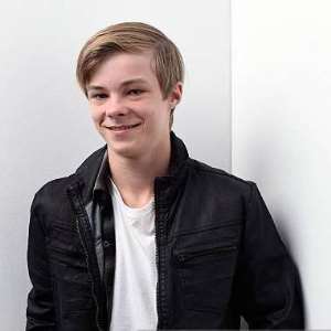 Nicholas Hamilton Birthday, Real Name, Age, Weight, Height, Family ...