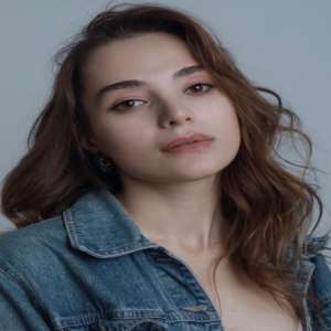 Ecem Simge Yurdatapan Birthday, Real Name, Age, Weight, Height, Family ...