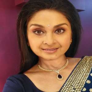 Dolly Minhas Birthday, Real Name, Age, Weight, Height, Family, Facts ...