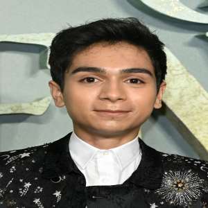 Alexander Molony Birthday, Real Name, Age, Weight, Height, Family ...