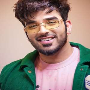 Paras Chhabra Birthday, Real Name, Age, Weight, Height, Family, Facts ...