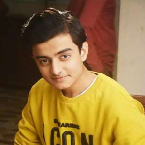 Viraj Kapoor Birthday, Real Name, Age, Weight, Height, Family, Facts ...