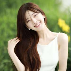 Zhao Lusi Birthday, Real Name, Age, Weight, Height, Family, Facts ...