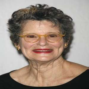 Mary Louise Wilson Birthday, Real Name, Age, Weight, Height, Family ...