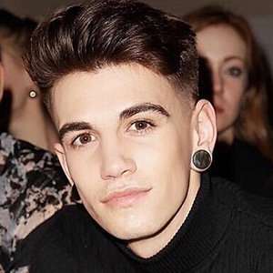 Jake Sims Birthday, Real Name, Age, Weight, Height, Family, Facts ...
