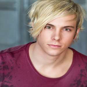 Riker Lynch Birthday, Real Name, Age, Weight, Height, Family, Facts ...