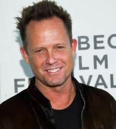 Dean Winters Birthday, Real Name, Age, Weight, Height, Family, Facts ...