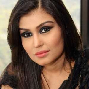 Simran Kaur Birthday, Real Name, Age, Weight, Height, Family, Facts ...