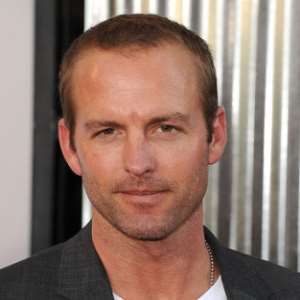 Gunner Wright Birthday, Real Name, Age, Weight, Height, Family, Facts ...