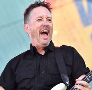 Scott Shiflett Birthday, Real Name, Age, Weight, Height, Family, Facts ...