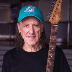 Scott Henderson Birthday, Real Name, Age, Weight, Height, Family, Facts ...