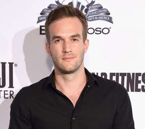 Andy Favreau Birthday, Real Name, Age, Weight, Height, Family, Facts ...