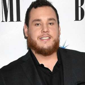 Luke Combs Birthday, Real Name, Age, Weight, Height, Family, Facts ...