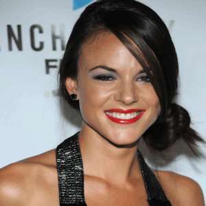 Sarah Butler Birthday, Real Name, Age, Weight, Height, Family, Facts ...