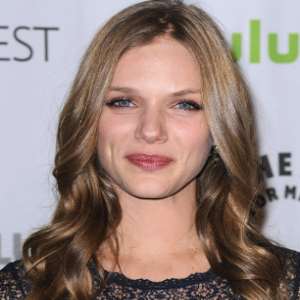 Tracy Spiridakos Birthday, Real Name, Age, Weight, Height, Family ...