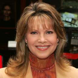 Lorianne Crook Birthday, Real Name, Age, Weight, Height, Family, Facts ...