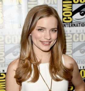 Willa Fitzgerald Birthday, Real Name, Age, Weight, Height, Family ...