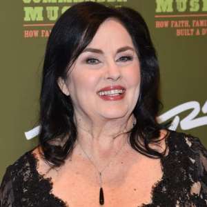 Kay Robertson Birthday, Real Name, Age, Weight, Height, Family, Facts ...