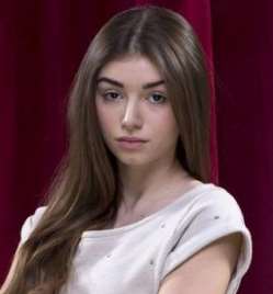 Mimi Keene Birthday, Real Name, Age, Weight, Height, Family, Facts ...