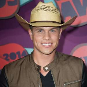 Dustin Lynch Birthday, Real Name, Age, Weight, Height, Family, Facts ...