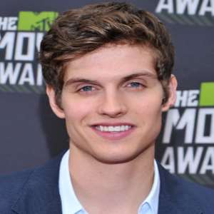 Daniel Sharman Birthday, Real Name, Age, Weight, Height, Family, Facts ...
