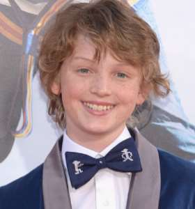 Kyle Red Silverstein Birthday, Real Name, Age, Weight, Height, Family ...