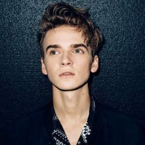 Joe Sugg Birthday, Real Name, Age, Weight, Height, Family, Facts ...