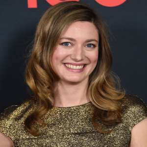 Zoe Perry Birthday, Real Name, Age, Weight, Height, Family, Facts ...