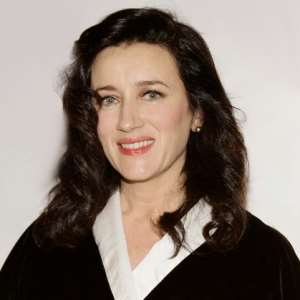 Maria Doyle Kennedy Birthday, Real Name, Age, Weight, Height, Family ...