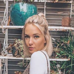 Megan Zelly Birthday, Real Name, Age, Weight, Height, Family, Facts ...