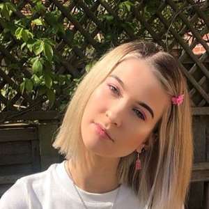 Emily Jade Birthday, Real Name, Age, Weight, Height, Family, Facts ...