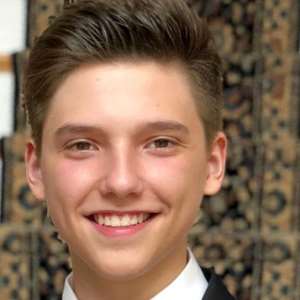 Logan Sharpe Birthday, Real Name, Age, Weight, Height, Family, Facts ...