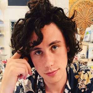 Finn Roberts Birthday, Real Name, Age, Weight, Height, Family, Facts ...