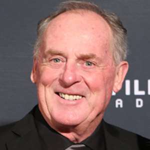 Peter MacNeill Birthday, Real Name, Age, Weight, Height, Family, Facts ...