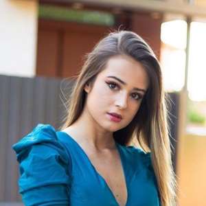 Laura Mullor Birthday, Real Name, Age, Weight, Height, Family, Facts ...