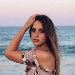 Emily Davis Birthday, Real Name, Age, Weight, Height, Family, Facts ...