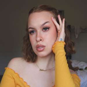 Lillian Samms Birthday, Real Name, Age, Weight, Height, Family, Facts ...