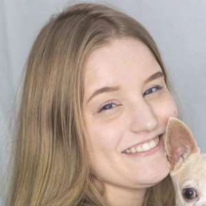 Carolyn Borock Birthday, Real Name, Age, Weight, Height, Family, Facts ...