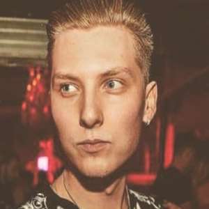Luke Mark Pickering Birthday, Real Name, Age, Weight, Height, Family ...